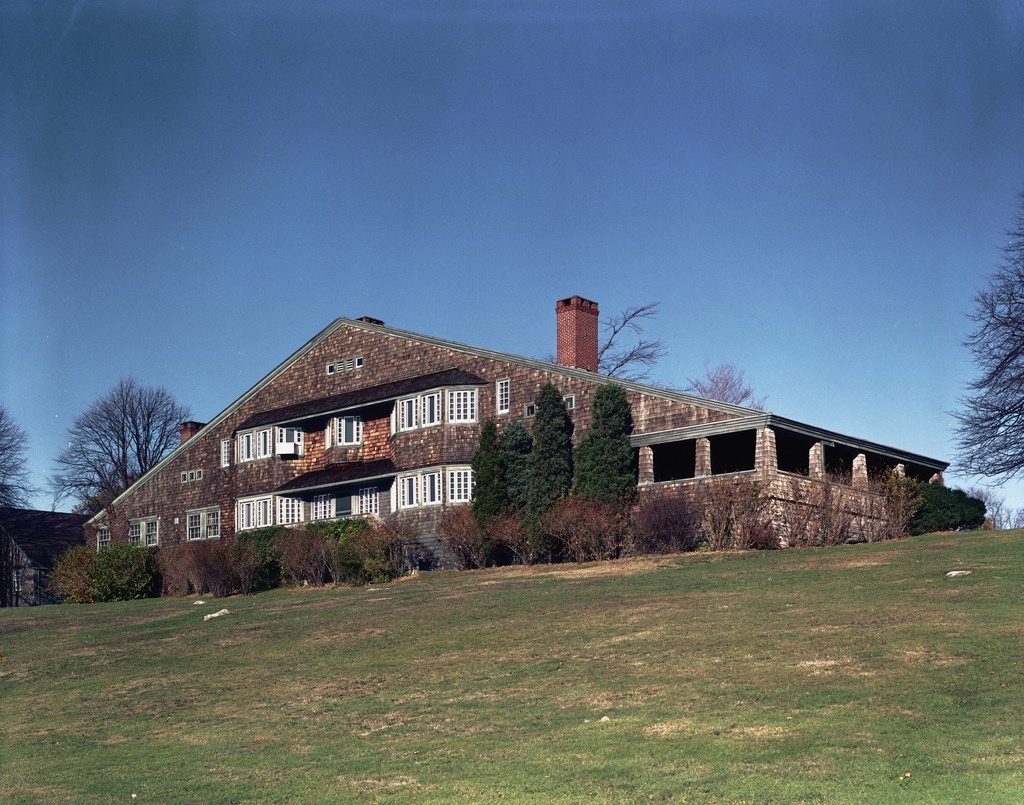 William G. Low House // 1887-1962 – Buildings of New England