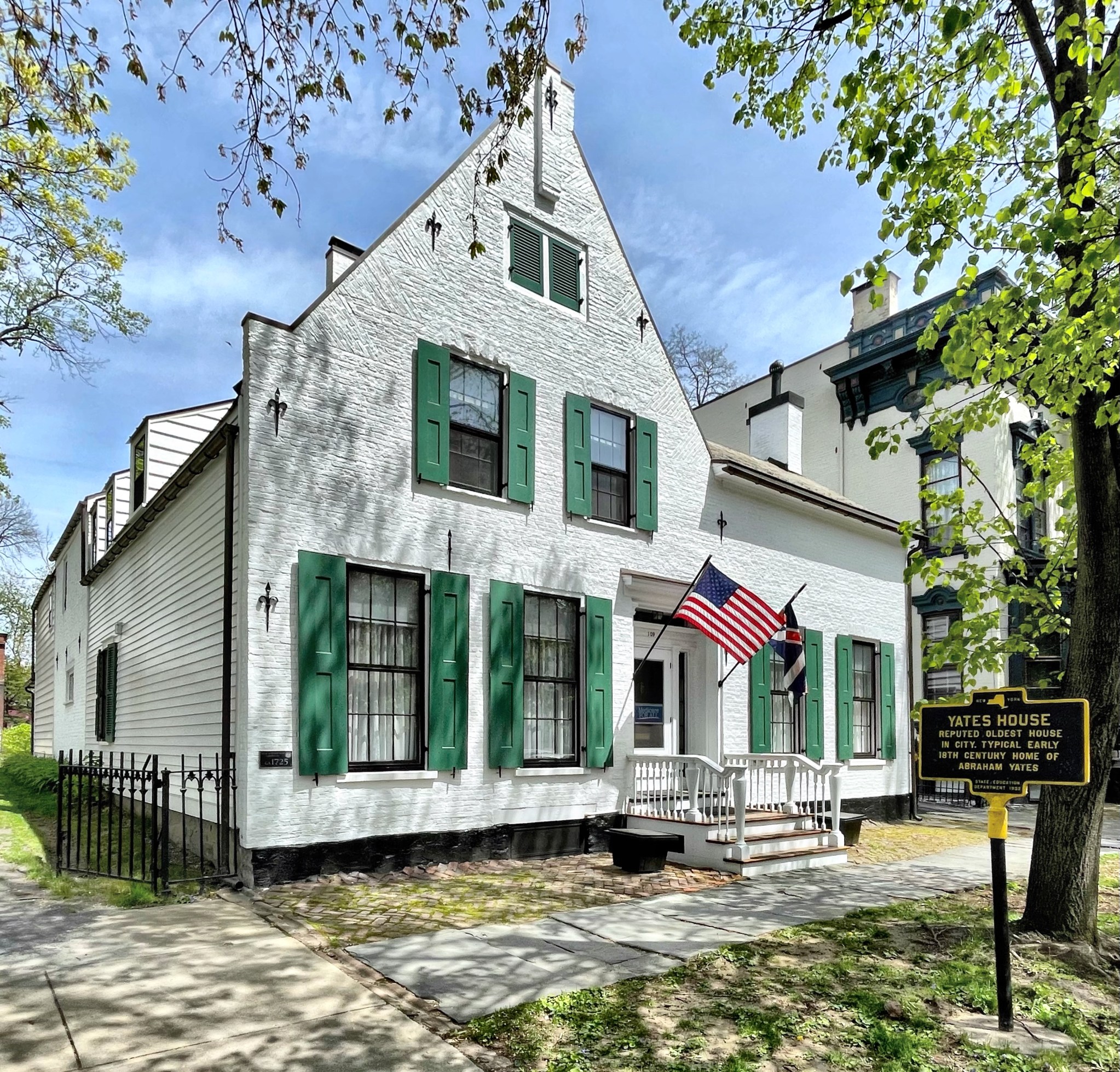 Yates House // 1730 – Buildings of New England