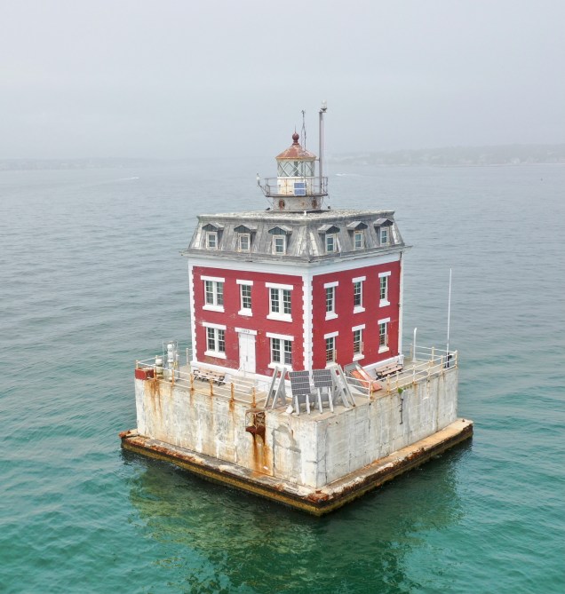 New London Ledge Lighthouse // 1909 – Buildings of New England