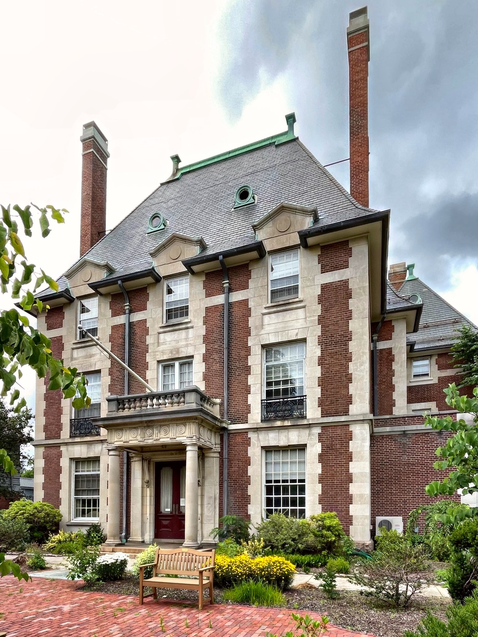 Hamilton House // 1896 – Buildings of New England