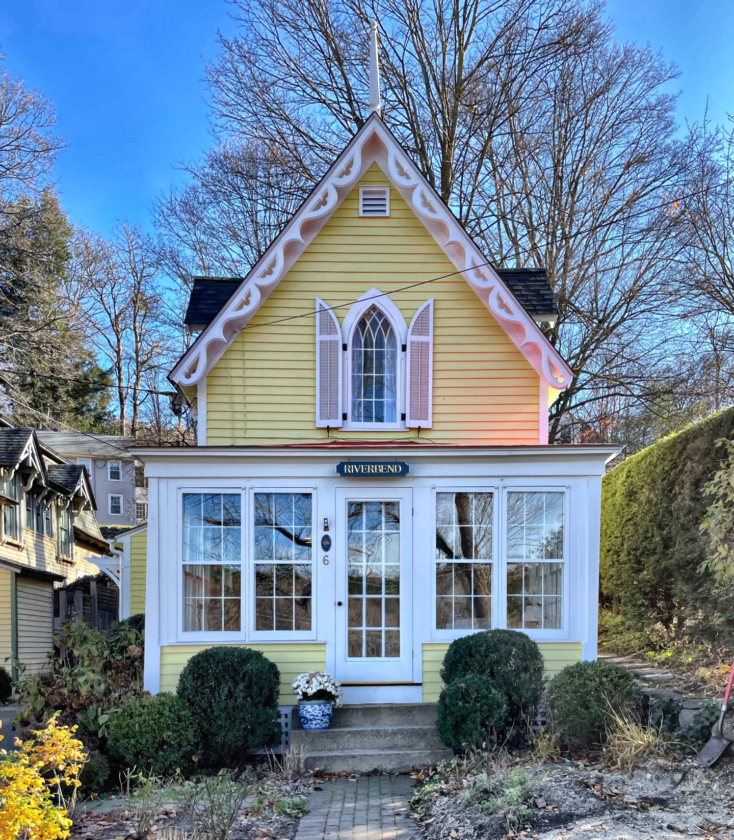 Canton – Buildings of New England