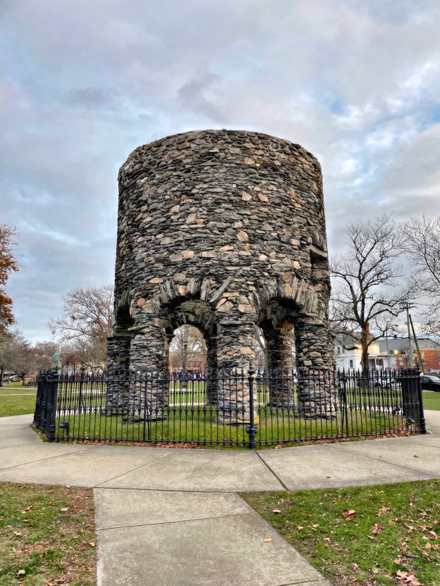 Newport Tower – Buildings of New England