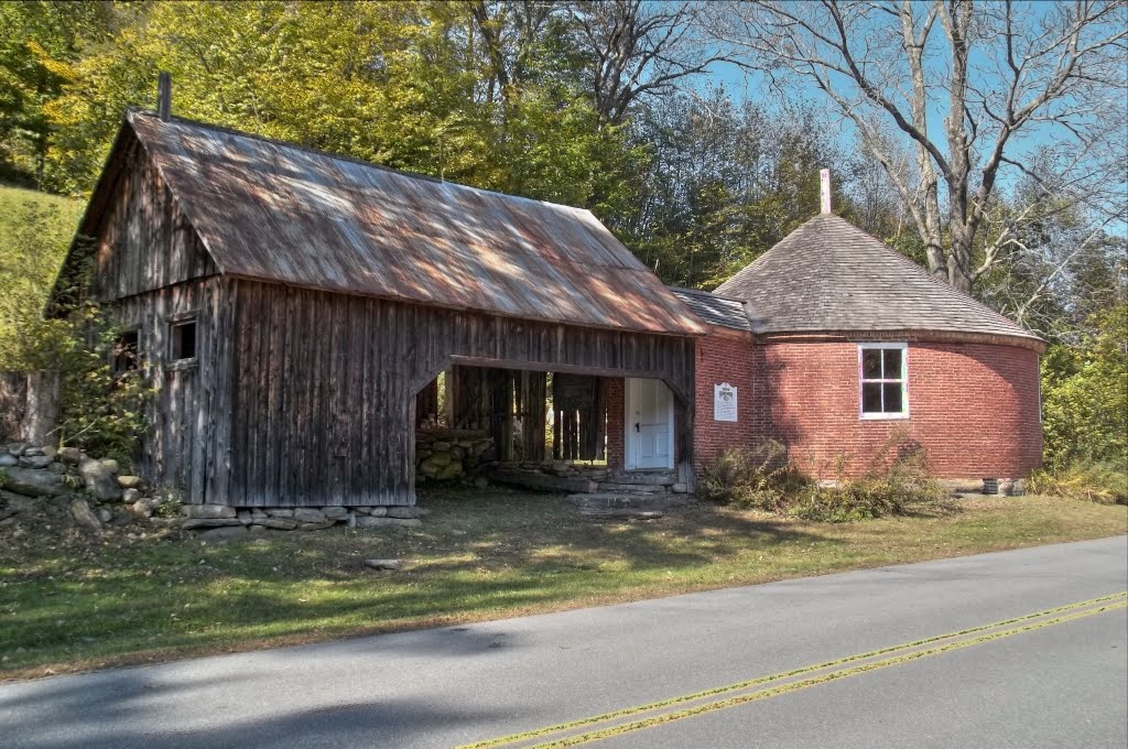 Brookline Round Schoolhouse // 1822 – Buildings of New England