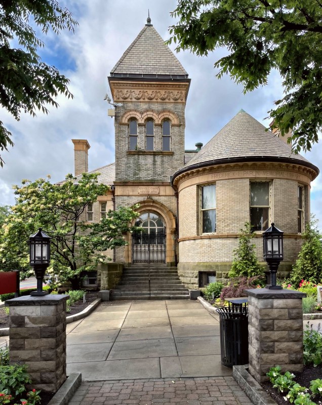 Frederick E. Parlin Memorial Library // 1894 – Buildings of New England