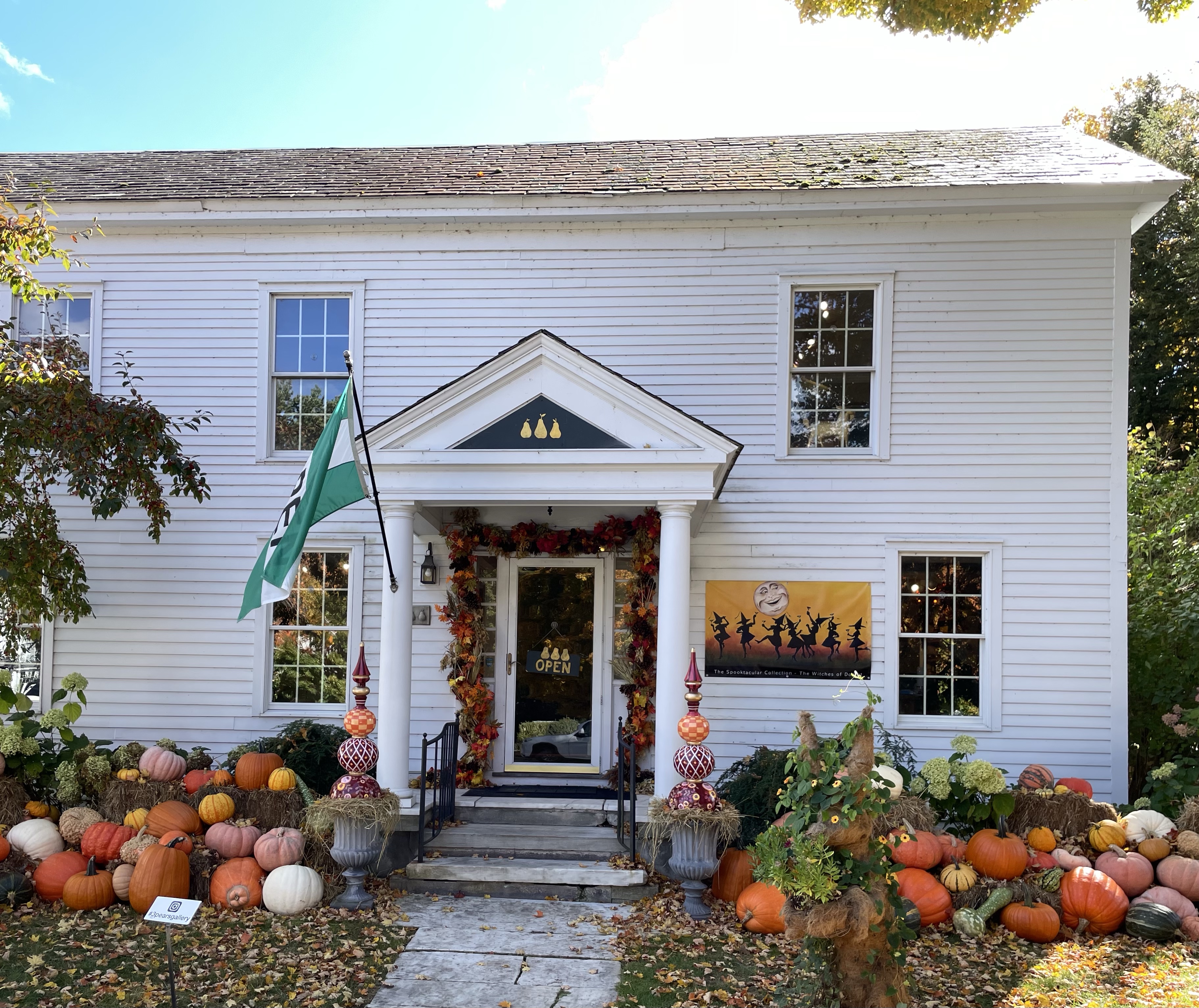 Sheldon House – 3 Pears Gallery // c.1830 – Buildings of New England