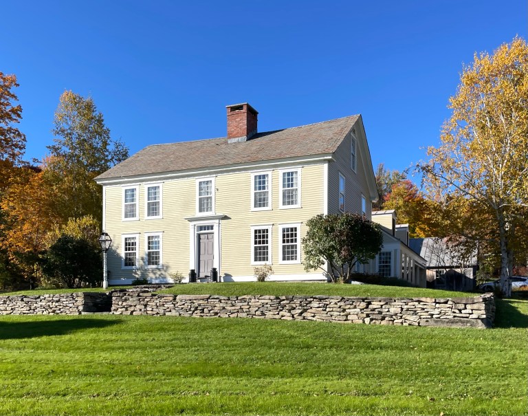 New England Farmhouse – Buildings of New England