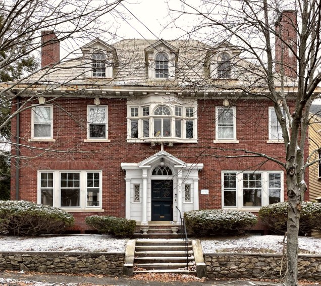 Brick Colonial Revival – Buildings of New England