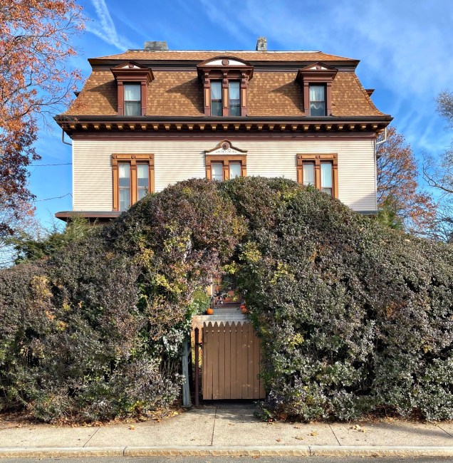 Mansard House – Buildings of New England