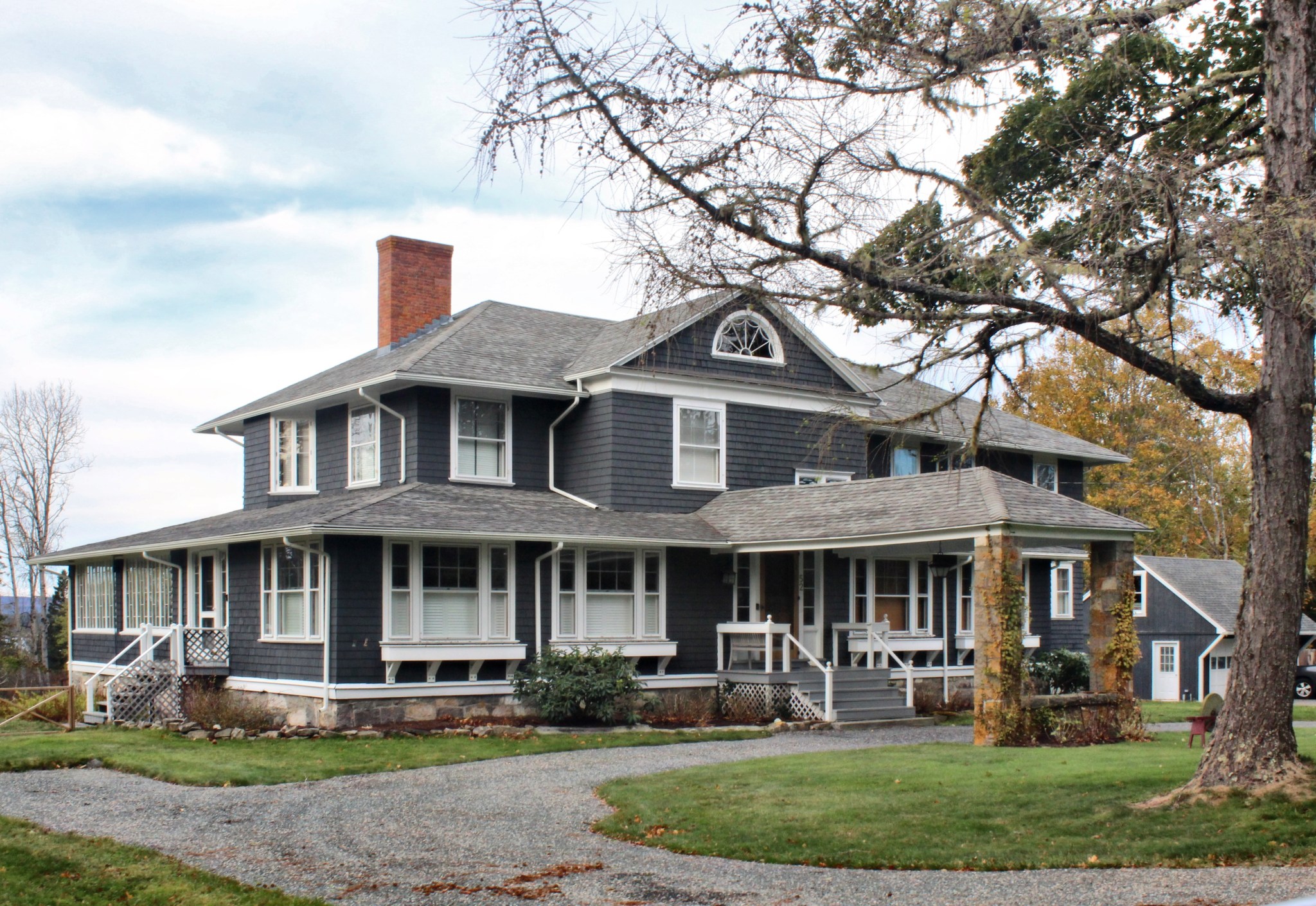 Thompson Cottage // c.1892 – Buildings of New England