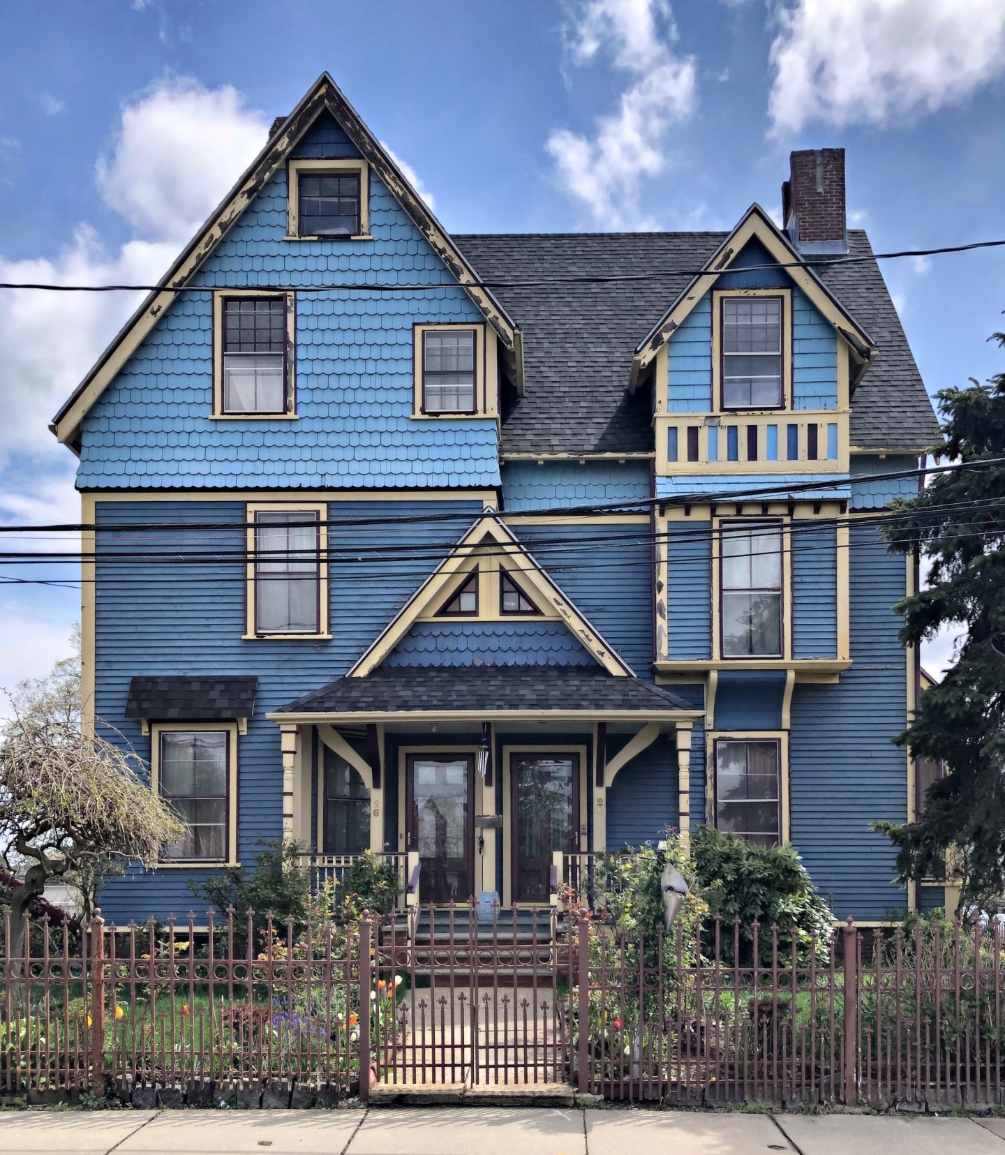 Hersey-Noyes Double House // 1879 – Buildings of New England