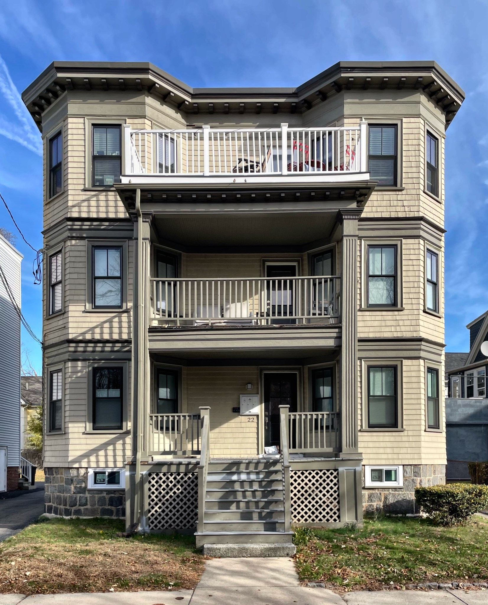 Triple Decker – Buildings of New England