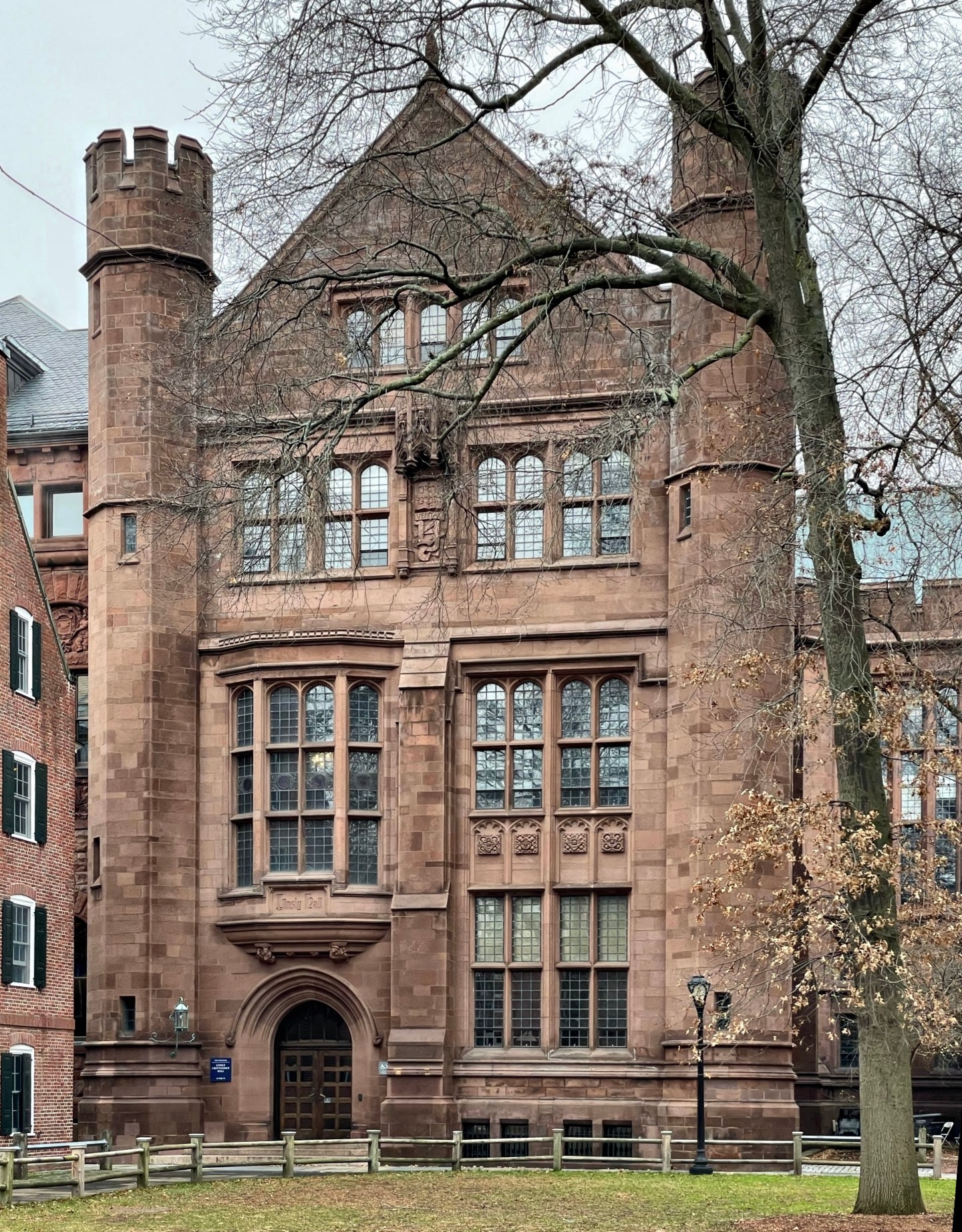 Yale University – Linsly Hall // 1906 – Buildings of New England