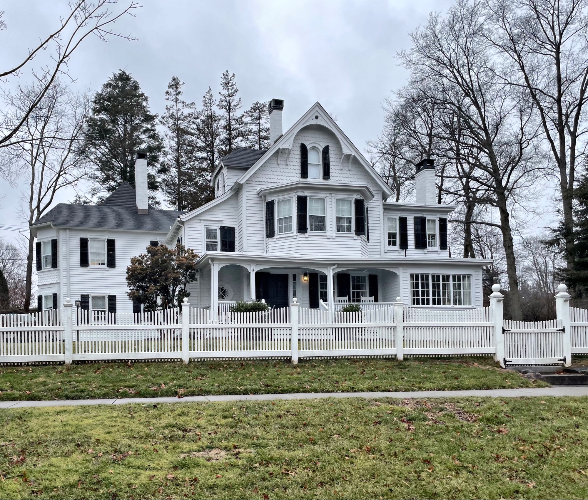“Good Cheer Estate” // c.1820 – Buildings of New England