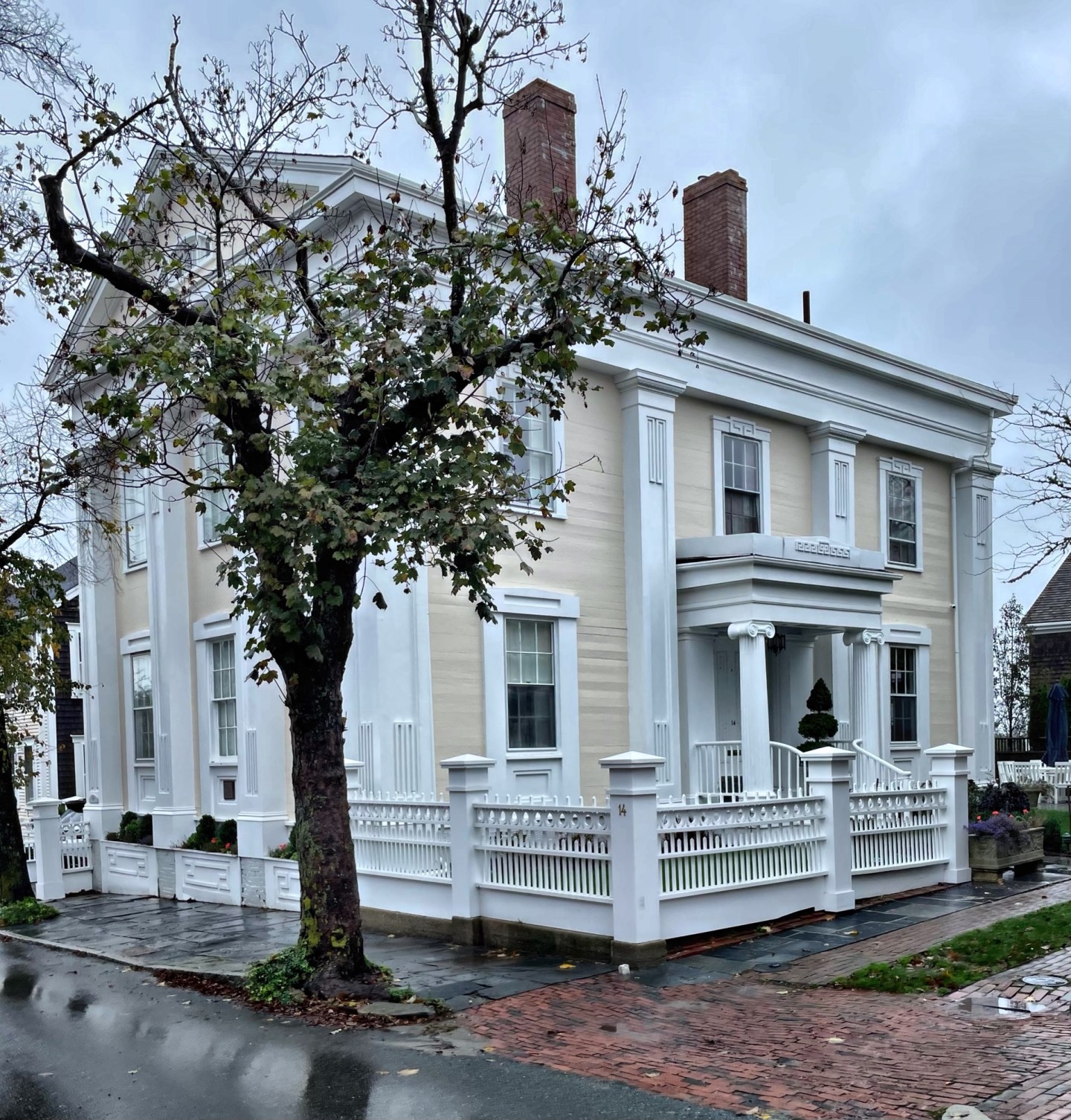 Levi Starbuck House // 1838 – Buildings of New England