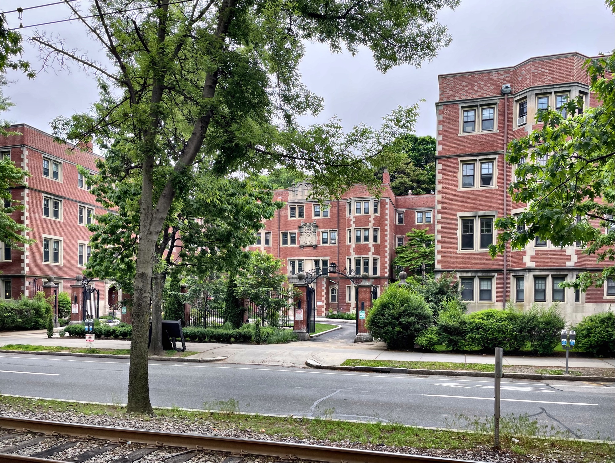 Richmond Court // 1898 – Buildings of New England
