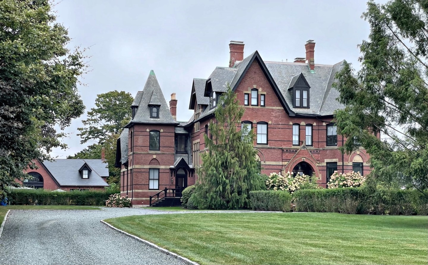 Gothic House – Buildings of New England