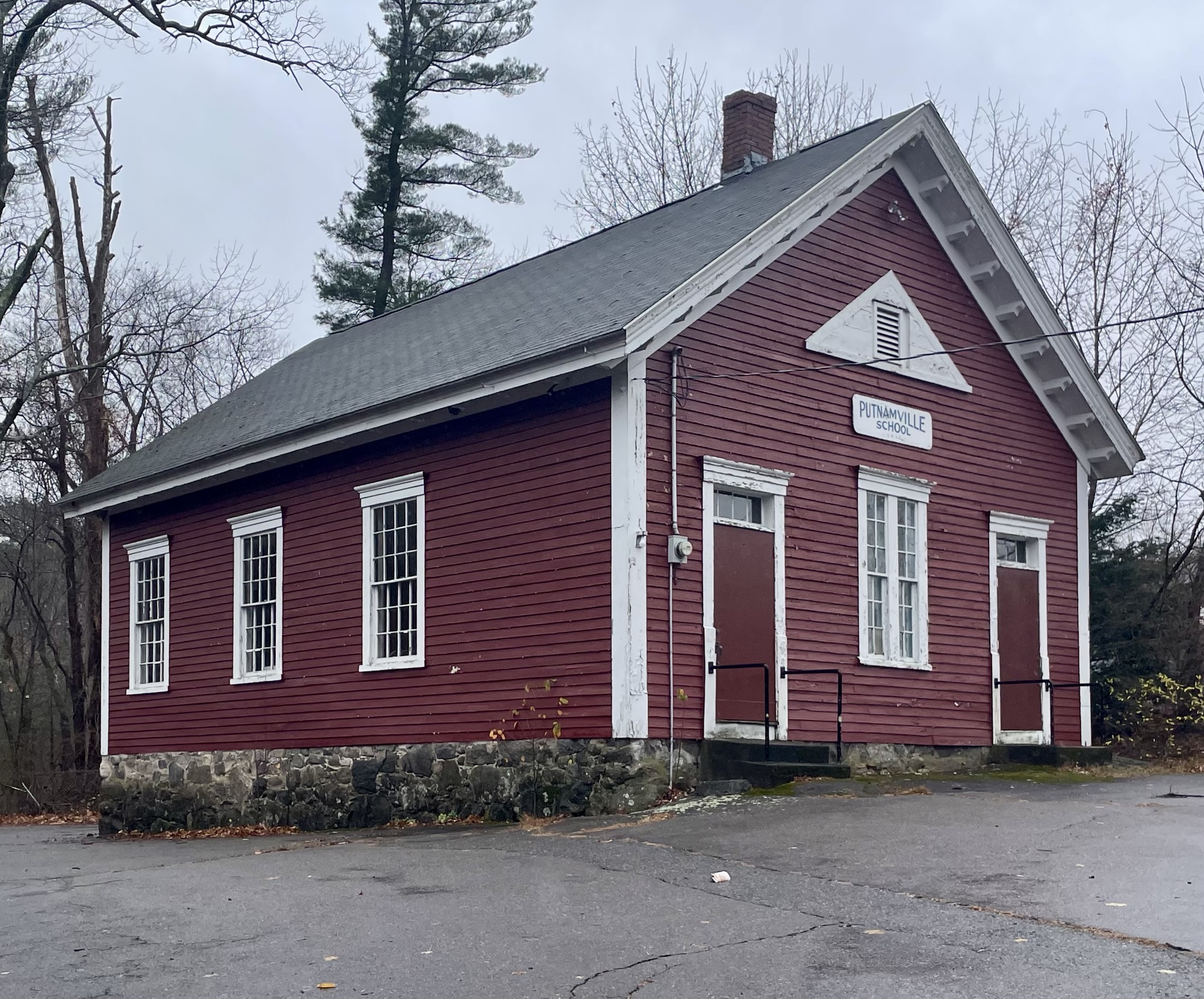 Putnamville Schoolhouse // 1852 – Buildings of New England