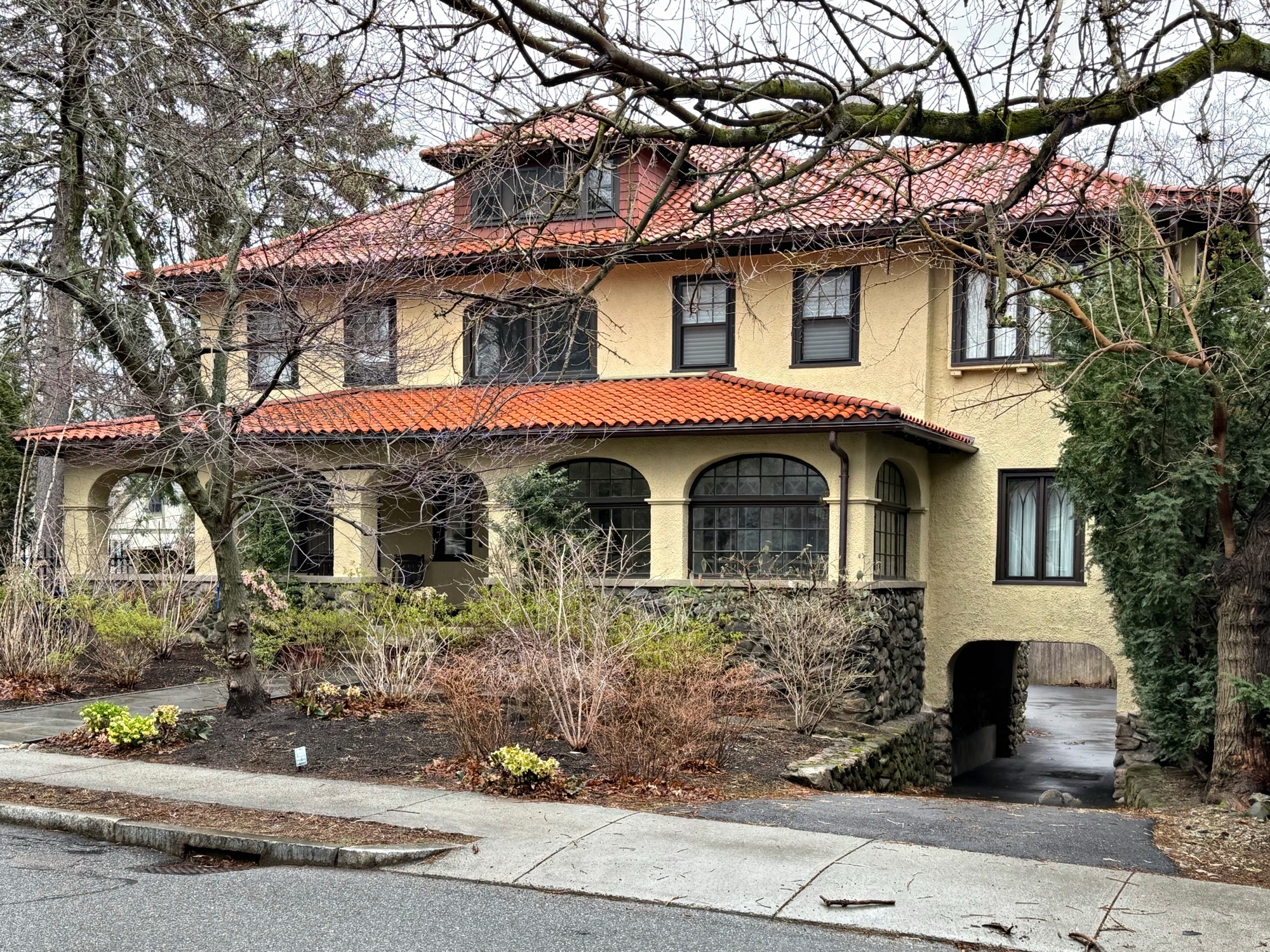 Paul and Caroline Hunt House // 1905 – Buildings of New England