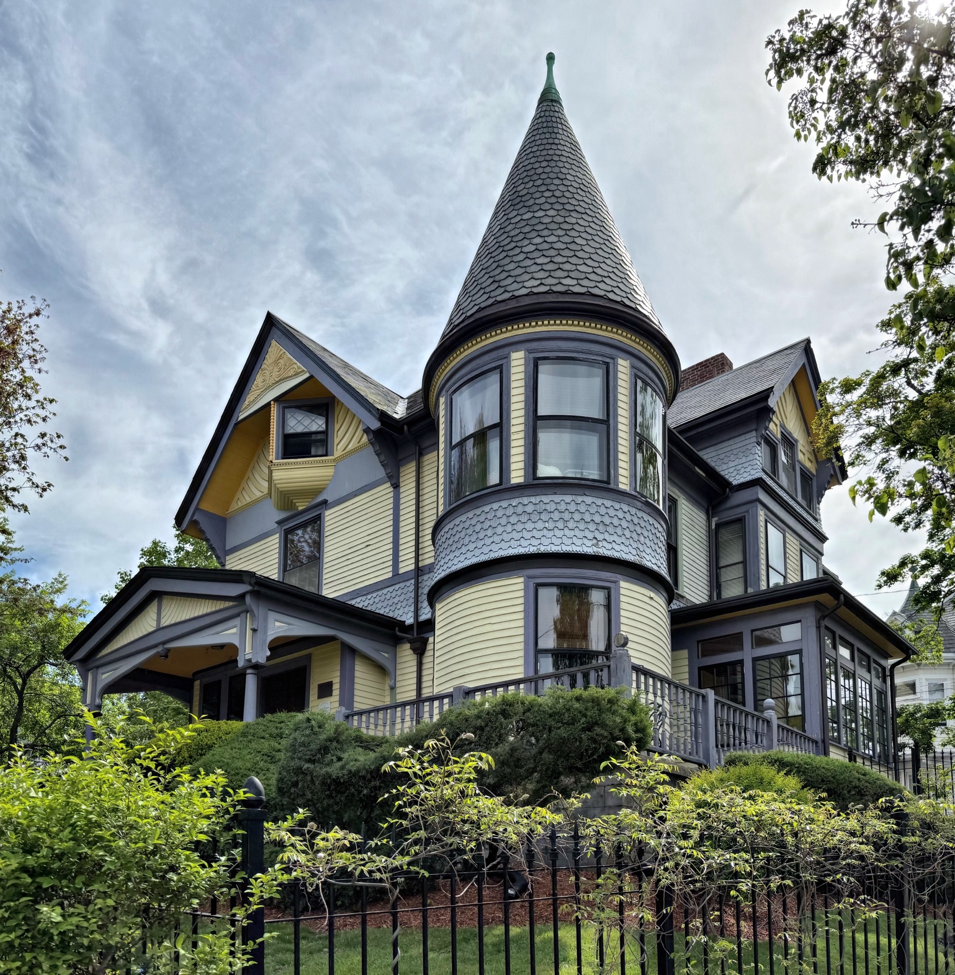 Louville V. Niles House // 1887 – Buildings of New England