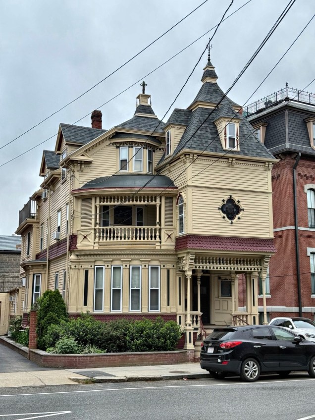 Queen Anne – Buildings of New England
