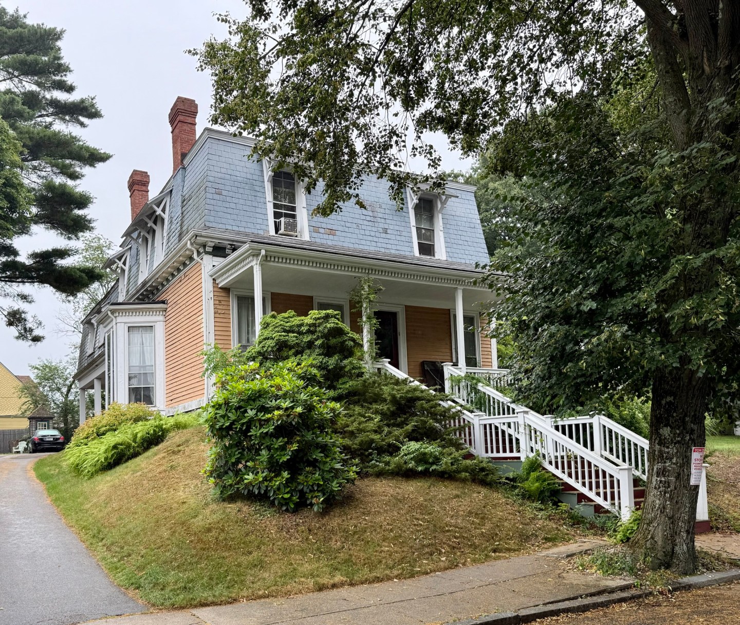Mini Mansard – Buildings of New England