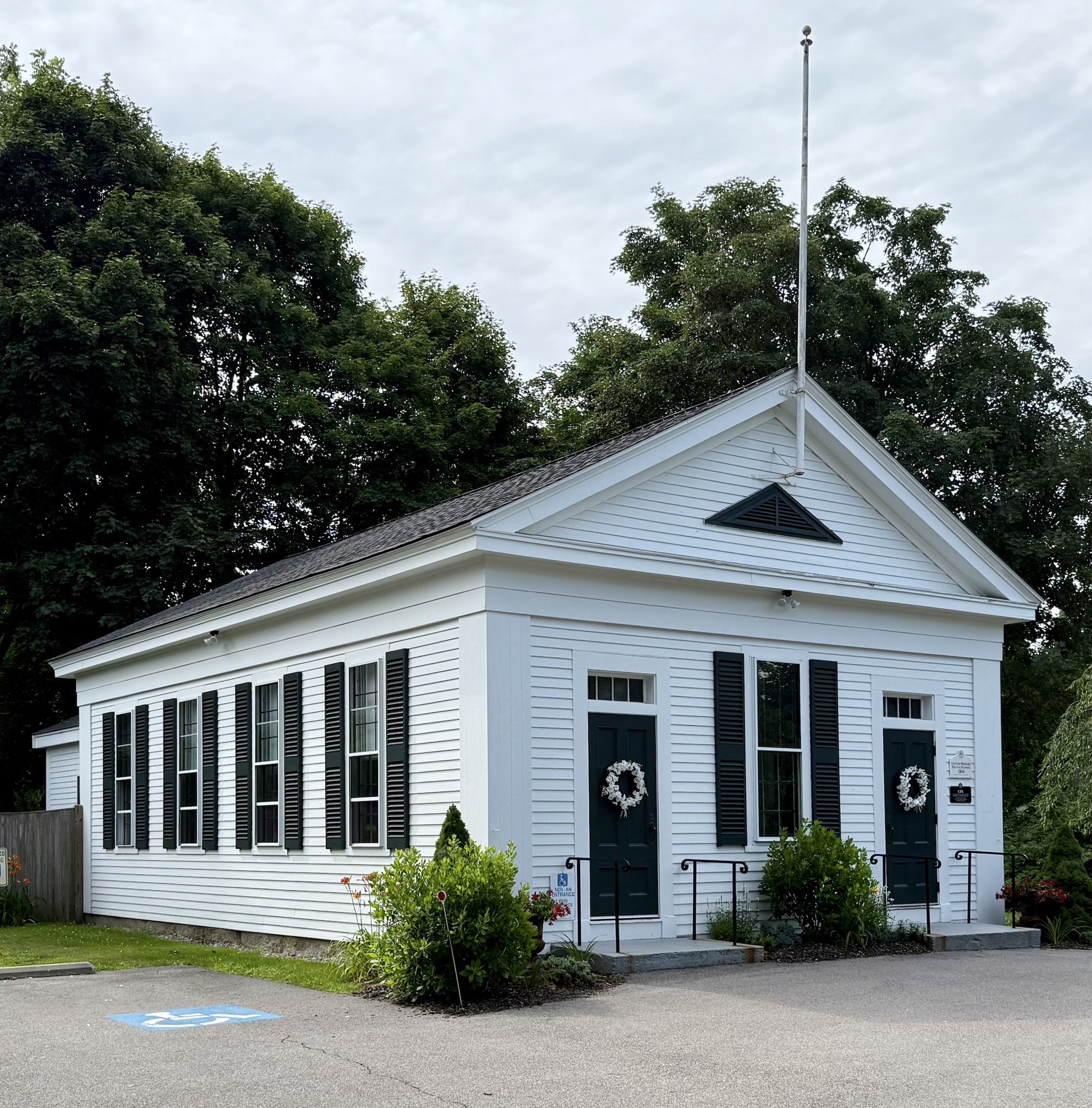 Faunce Schoolhouse // 1844 – Buildings of New England