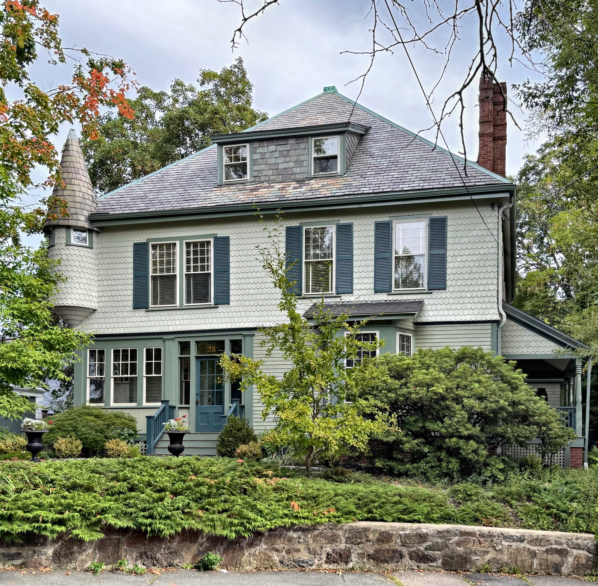 Low-Rock House // 1888 – Buildings of New England