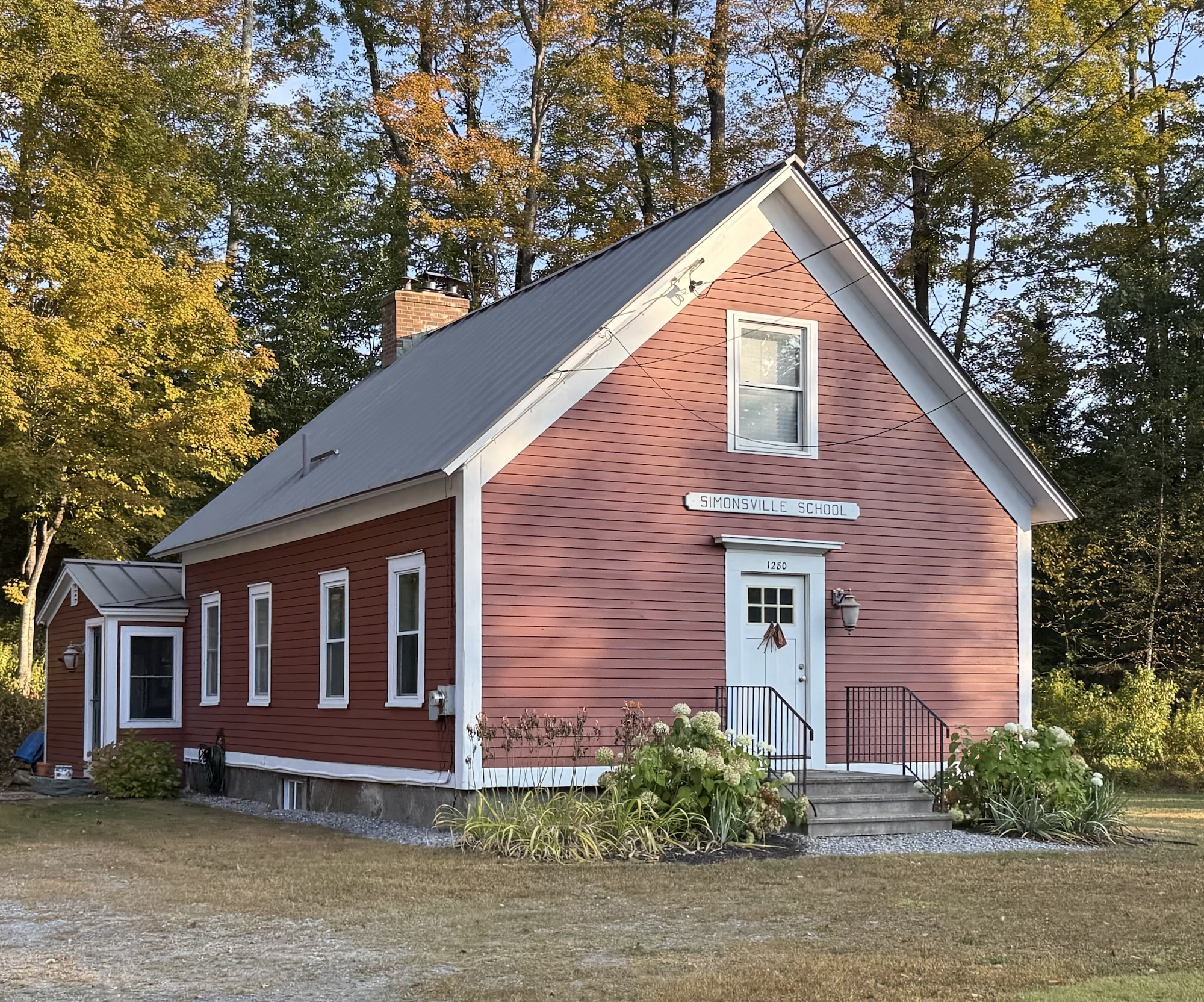 Simonsville Schoolhouse // 1856 – Buildings of New England