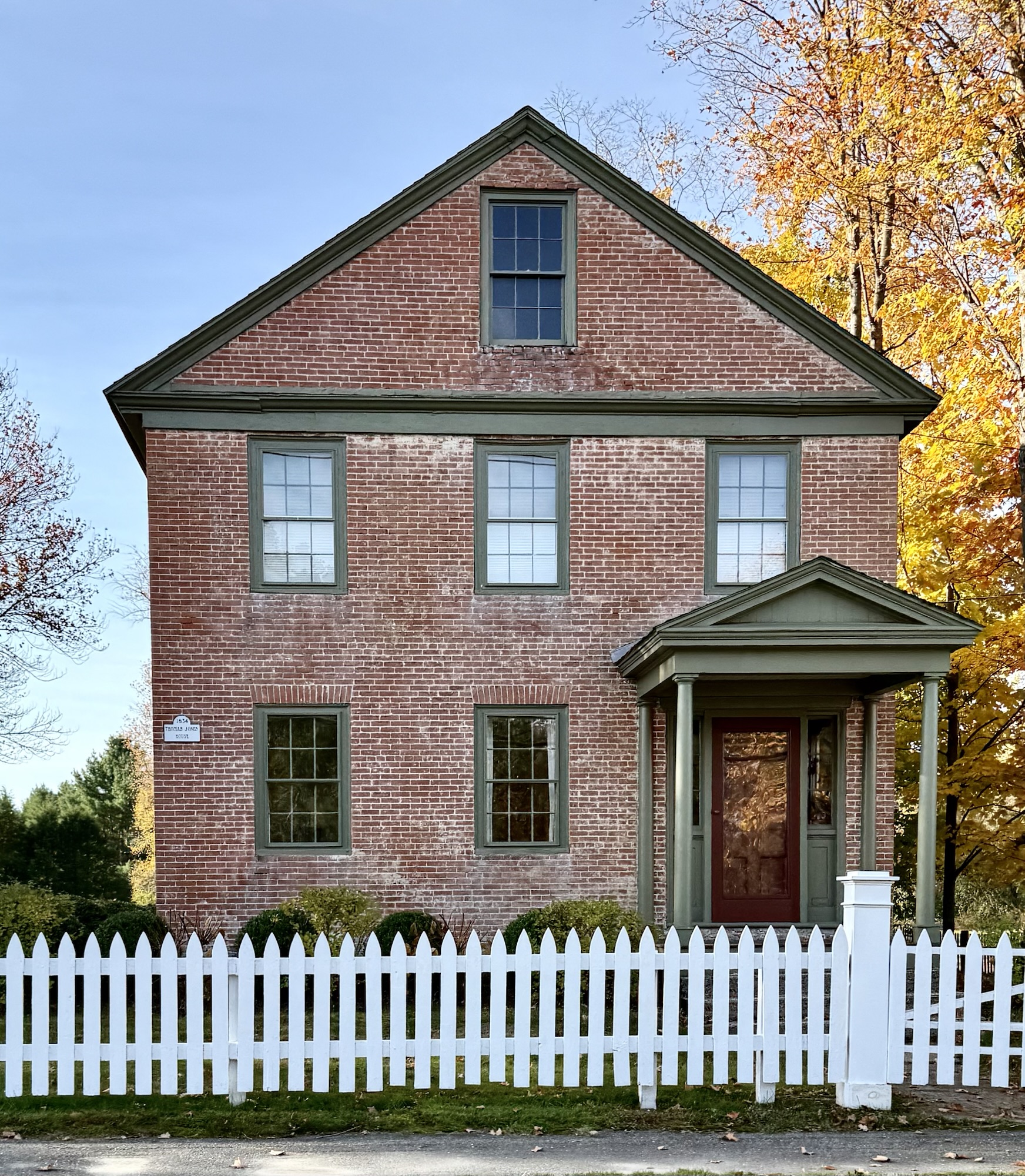 Thomas Jones House // 1834 – Buildings of New England