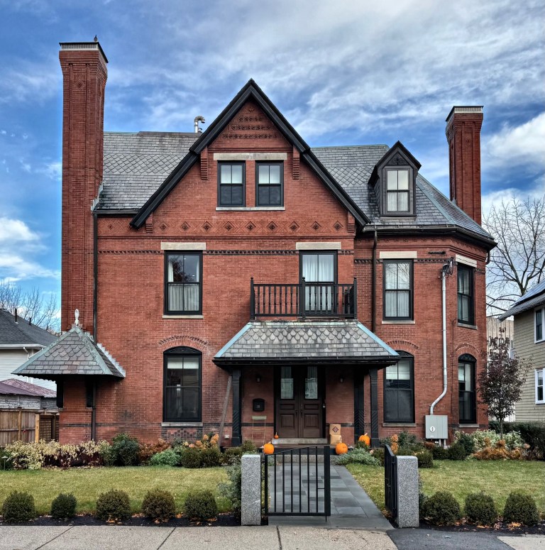 Dr. Tappan Eustis Francis House // 1879 – Buildings of New England