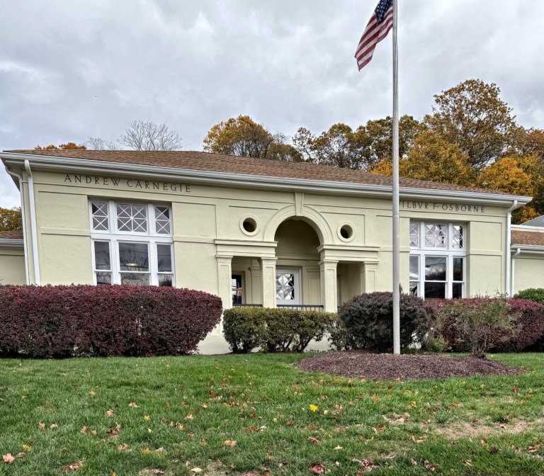 Derby Neck Library // 1907 – Buildings of New England