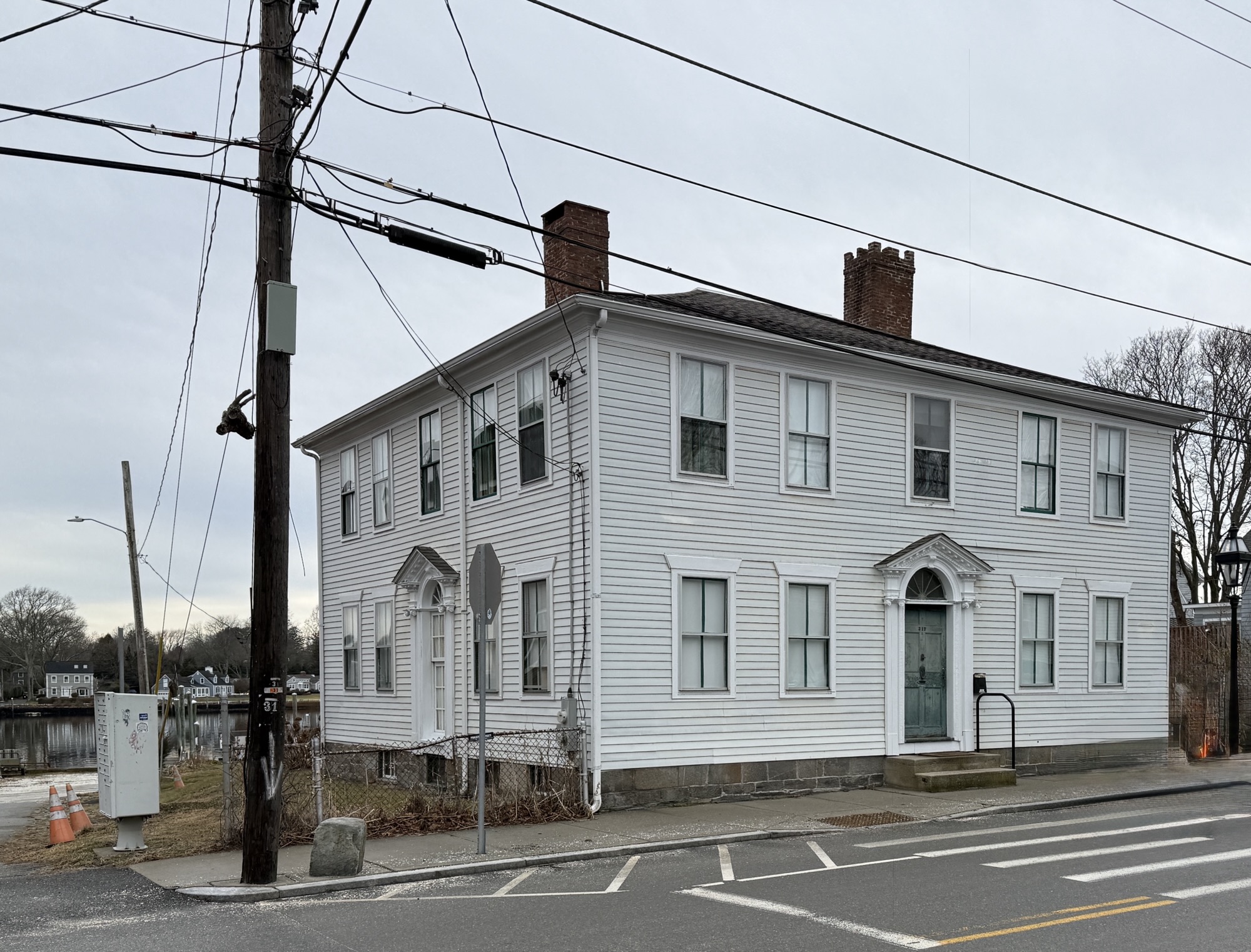 Caleb Carr Tavern // c.1760 – Buildings of New England